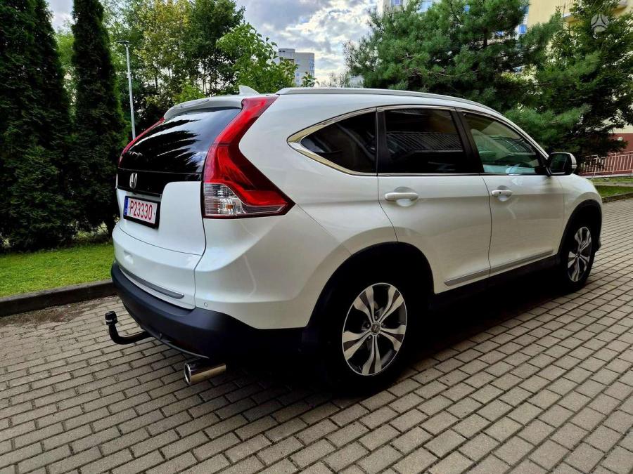 White Honda CR-V 2015 in Vilnius, with an engine capacity of 2.20 L and mileage of 232 thousand km for 12999 €, photo 6 on AUTOMOTO.COM.LV