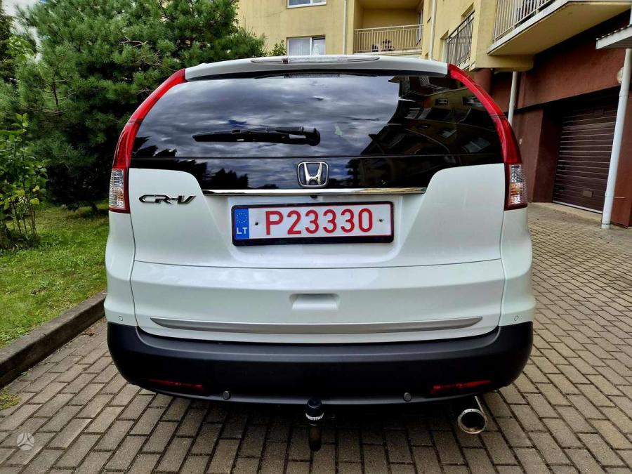 White Honda CR-V 2015 in Vilnius, with an engine capacity of 2.20 L and mileage of 232 thousand km for 12999 €, photo 7 on AUTOMOTO.COM.LV