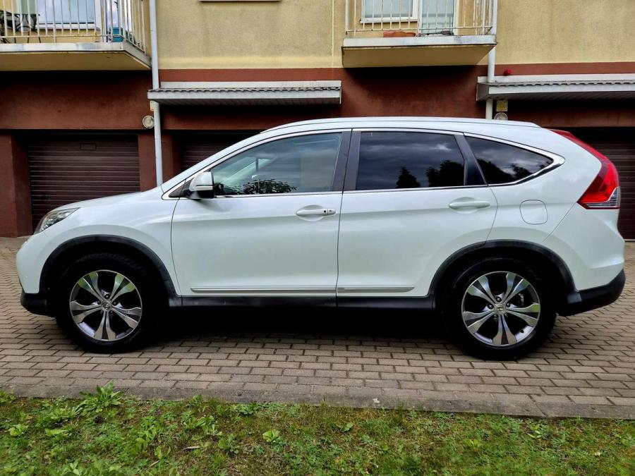 White Honda CR-V 2015 in Vilnius, with an engine capacity of 2.20 L and mileage of 232 thousand km for 12999 €, photo 9 on AUTOMOTO.COM.LV