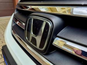 White Honda CR-V 2015 in Vilnius, with an engine capacity of 2.20 L and mileage of 232 thousand km for 12999 €, photo 10 on AUTOMOTO.COM.LV