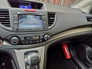 White Honda CR-V 2015 in Vilnius, with an engine capacity of 2.20 L and mileage of 232 thousand km for 12999 €, photo 17 on AUTOMOTO.COM.LV