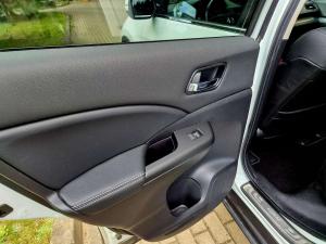 White Honda CR-V 2015 in Vilnius, with an engine capacity of 2.20 L and mileage of 232 thousand km for 12999 €, photo 23 on AUTOMOTO.COM.LV
