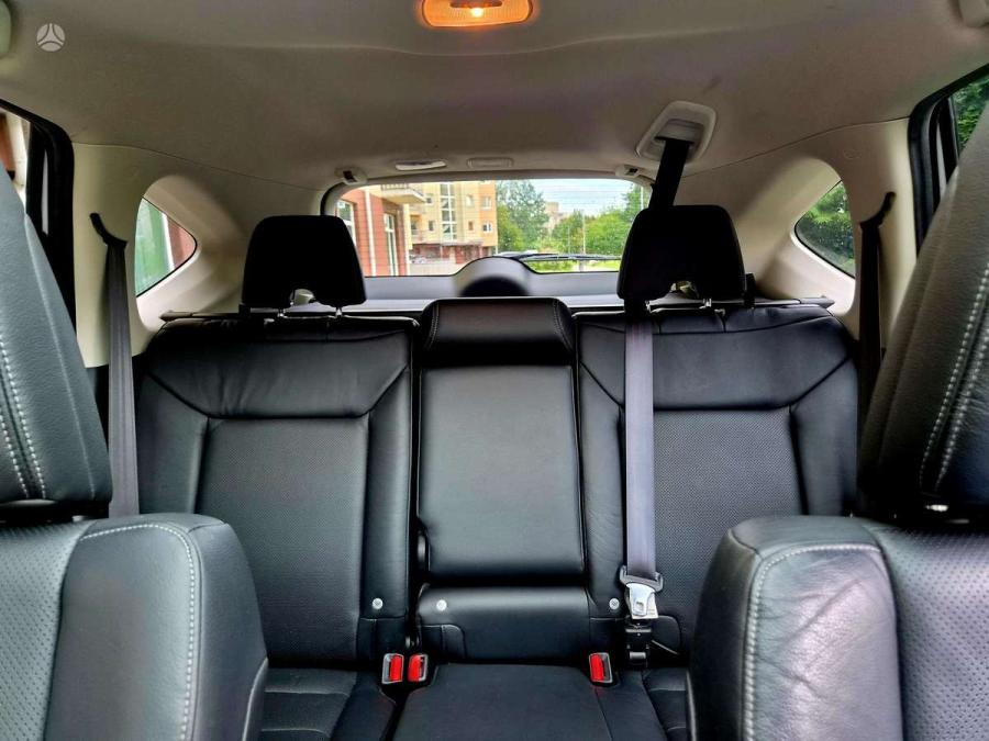 White Honda CR-V 2015 in Vilnius, with an engine capacity of 2.20 L and mileage of 232 thousand km for 12999 €, photo 28 on AUTOMOTO.COM.LV