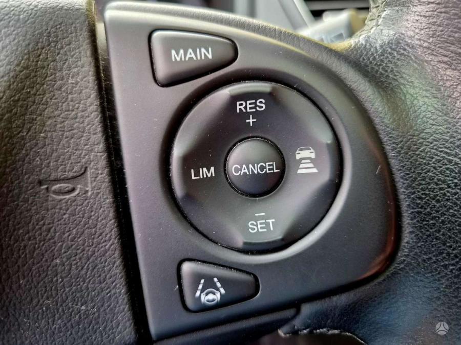 White Honda CR-V 2015 in Vilnius, with an engine capacity of 2.20 L and mileage of 232 thousand km for 12999 €, photo 29 on AUTOMOTO.COM.LV