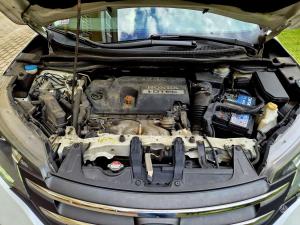 White Honda CR-V 2015 in Vilnius, with an engine capacity of 2.20 L and mileage of 232 thousand km for 12999 €, photo 43 on AUTOMOTO.COM.LV