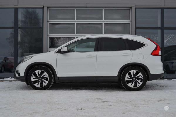 White Honda CR-V 2016 in Vilnius, with an engine capacity of 1.60 L and mileage of 218 thousand km for 13000 €, photo 7 on AUTOMOTO.COM.LV