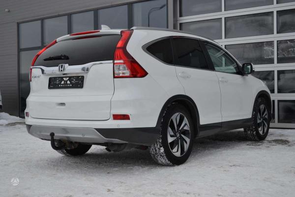 White Honda CR-V 2016 in Vilnius, with an engine capacity of 1.60 L and mileage of 218 thousand km for 13000 €, photo 10 on AUTOMOTO.COM.LV