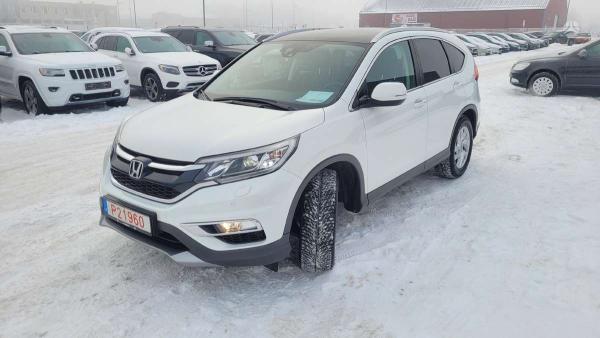 White Honda CR-V 2016 in Siauliai, with an engine capacity of 1.60 L and mileage of 231 thousand km for 14400 €, photo 1 on AUTOMOTO.COM.LV