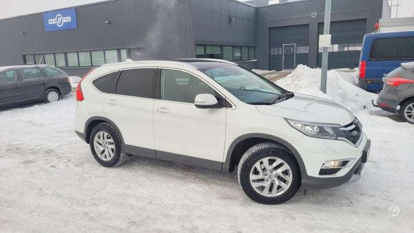 White Honda CR-V 2016 in Siauliai, with an engine capacity of 1.60 L and mileage of 231 thousand km for 14400 €, photo 2 on AUTOMOTO.COM.LV