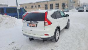 White Honda CR-V 2016 in Siauliai, with an engine capacity of 1.60 L and mileage of 231 thousand km for 14400 €, photo 6 on AUTOMOTO.COM.LV