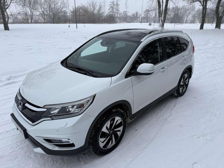 White Honda CR-V 2016 in Kaunas, with an engine capacity of 1.60 L and mileage of 209 thousand km for 15999 €, photo 2 on AUTOMOTO.COM.LV