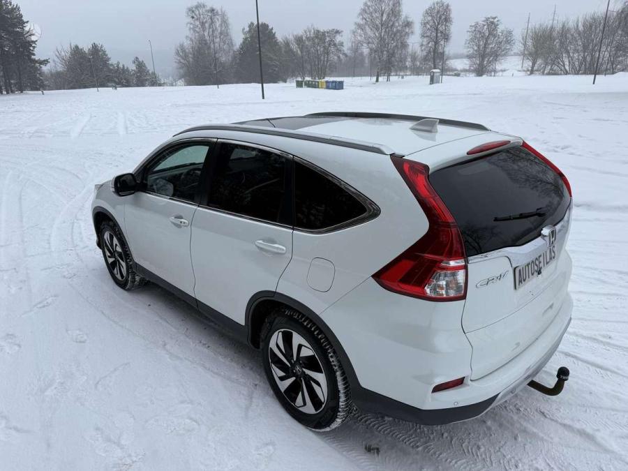 White Honda CR-V 2016 in Kaunas, with an engine capacity of 1.60 L and mileage of 209 thousand km for 15999 €, photo 10 on AUTOMOTO.COM.LV