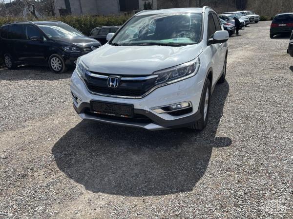 White Honda CR-V 2016 in Jurbarkas, with an engine capacity of 1.60 L and mileage of 130 thousand km for 10800 €, photo 2 on AUTOMOTO.COM.LV