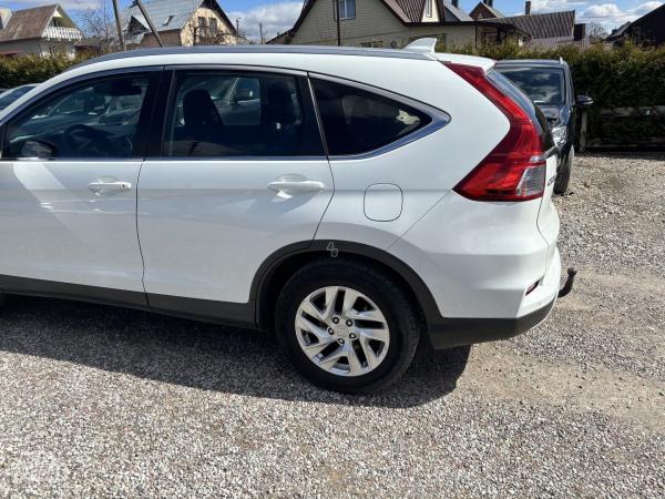White Honda CR-V 2016 in Jurbarkas, with an engine capacity of 1.60 L and mileage of 130 thousand km for 10800 €, photo 5 on AUTOMOTO.COM.LV