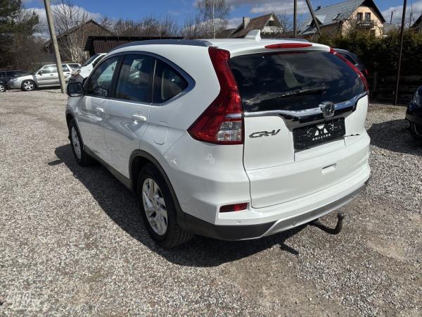 White Honda CR-V 2016 in Jurbarkas, with an engine capacity of 1.60 L and mileage of 130 thousand km for 10800 €, photo 6 on AUTOMOTO.COM.LV
