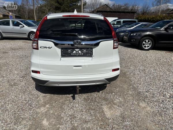 White Honda CR-V 2016 in Jurbarkas, with an engine capacity of 1.60 L and mileage of 130 thousand km for 10800 €, photo 7 on AUTOMOTO.COM.LV
