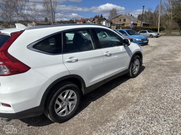 White Honda CR-V 2016 in Jurbarkas, with an engine capacity of 1.60 L and mileage of 130 thousand km for 10800 €, photo 9 on AUTOMOTO.COM.LV