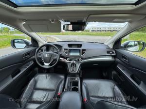 White Honda CR-V 2016 in Tallinn, with an engine capacity of 2.00 L and mileage of 0 thousand km for 14999 €, photo 4 on AUTOMOTO.COM.LV