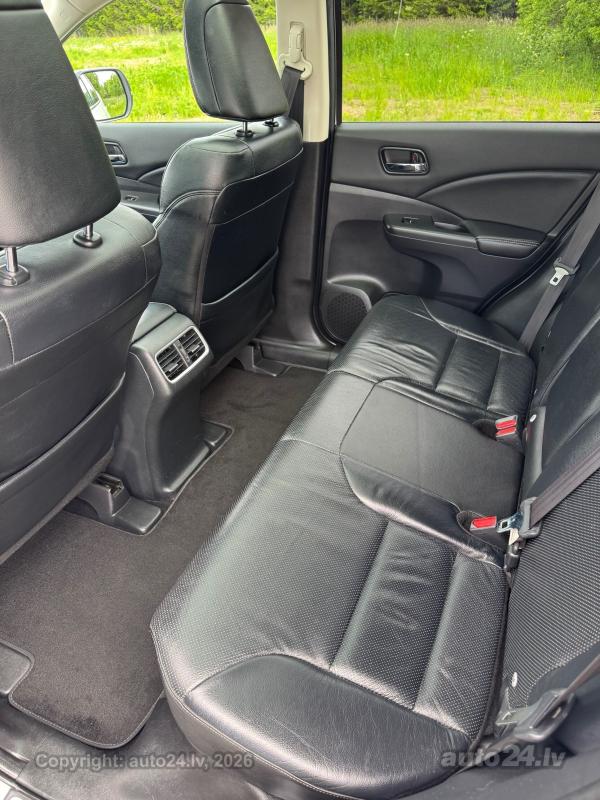 White Honda CR-V 2016 in Tallinn, with an engine capacity of 2.00 L and mileage of 0 thousand km for 14999 €, photo 7 on AUTOMOTO.COM.LV