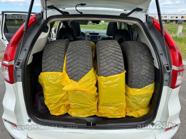 White Honda CR-V 2016 in Tallinn, with an engine capacity of 2.00 L and mileage of 0 thousand km for 14999 €, photo 9 on AUTOMOTO.COM.LV