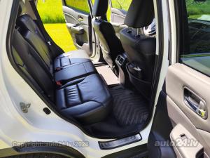White Honda CR-V 2016 in Parnu, with an engine capacity of 1.60 L and mileage of 245 thousand km for 13000 €, photo 6 on AUTOMOTO.COM.LV