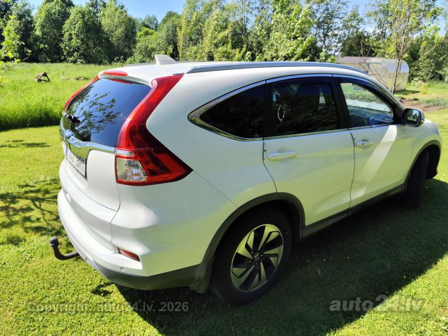 White Honda CR-V 2016 in Parnu, with an engine capacity of 1.60 L and mileage of 245 thousand km for 13000 €, photo 12 on AUTOMOTO.COM.LV