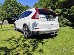 White Honda CR-V 2016 in Parnu, with an engine capacity of 1.60 L and mileage of 245 thousand km for 13000 €, photo 13 on AUTOMOTO.COM.LV