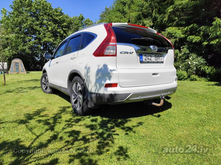 White Honda CR-V 2016 in Parnu, with an engine capacity of 1.60 L and mileage of 245 thousand km for 13000 €, photo 13 on AUTOMOTO.COM.LV