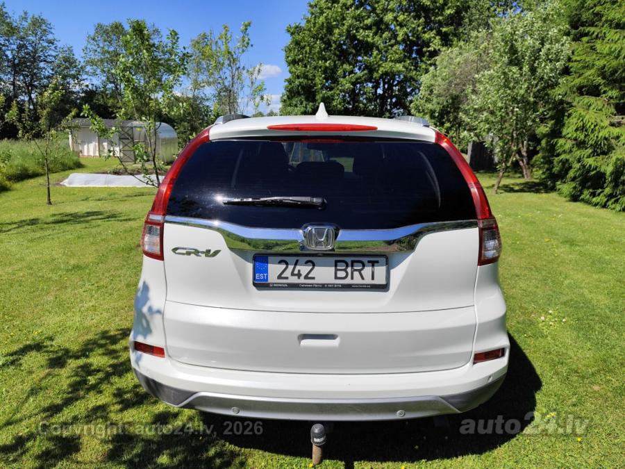White Honda CR-V 2016 in Parnu, with an engine capacity of 1.60 L and mileage of 245 thousand km for 13000 €, photo 14 on AUTOMOTO.COM.LV