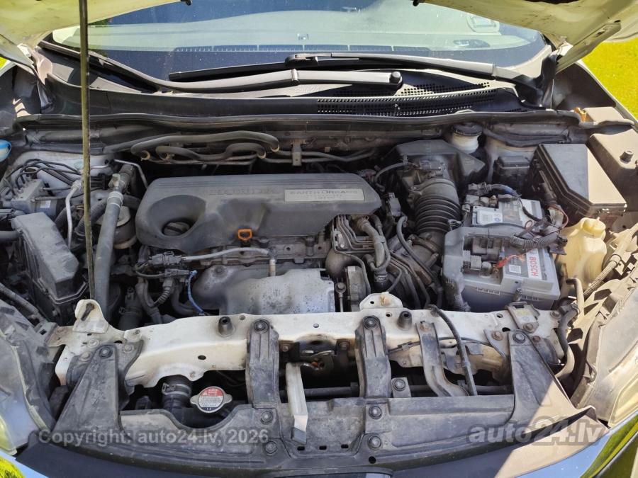 White Honda CR-V 2016 in Parnu, with an engine capacity of 1.60 L and mileage of 245 thousand km for 13000 €, photo 17 on AUTOMOTO.COM.LV