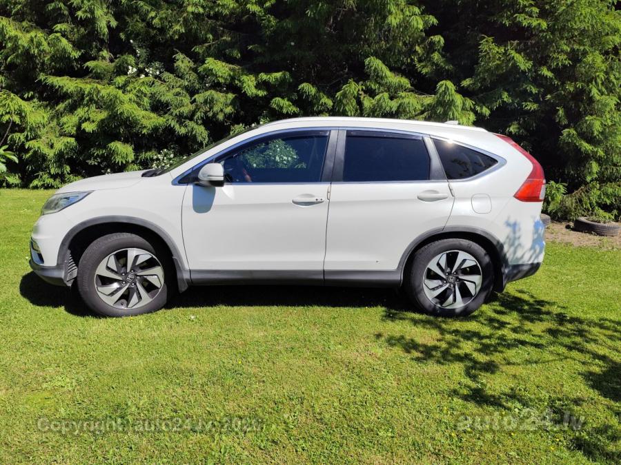White Honda CR-V 2016 in Parnu, with an engine capacity of 1.60 L and mileage of 245 thousand km for 13000 €, photo 19 on AUTOMOTO.COM.LV