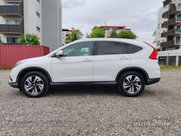 White Honda CR-V 2016 in Tallinn, with an engine capacity of 1.60 L and mileage of 190 thousand km for 13999 €, photo 2 on AUTOMOTO.COM.LV