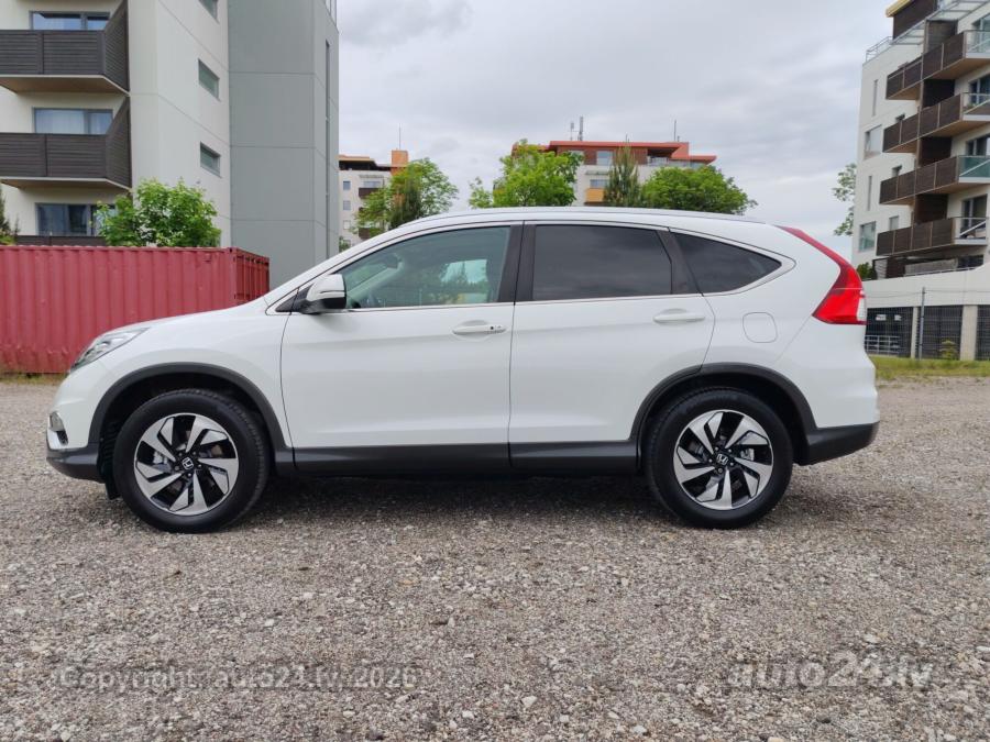 Balts Honda CR-V 2016 Tallina, ar dzinēja tilpumu 1.60 L un nobraukumu 190 tūkst. km par 13999 €, foto 3 vietnē AUTOMOTO.COM.LV