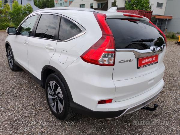 White Honda CR-V 2016 in Tallinn, with an engine capacity of 1.60 L and mileage of 190 thousand km for 13999 €, photo 3 on AUTOMOTO.COM.LV