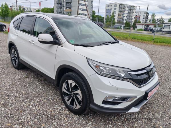 White Honda CR-V 2016 in Tallinn, with an engine capacity of 1.60 L and mileage of 190 thousand km for 13999 €, photo 8 on AUTOMOTO.COM.LV