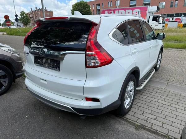 White Honda CR-V 2016 in Riga, with an engine capacity of 1.60 L and mileage of 145 thousand km for 12450 €, photo 2 on AUTOMOTO.COM.LV