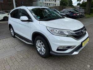 White Honda CR-V 2016 in Riga, with an engine capacity of 1.60 L and mileage of 145 thousand km for 12950 €, photo 4 on AUTOMOTO.COM.LV