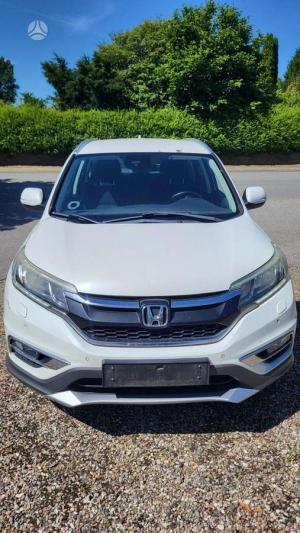White Honda CR-V 2016 in Taurage, with an engine capacity of 1.60 L and mileage of 330 thousand km for 8450 €, photo 4 on AUTOMOTO.COM.LV
