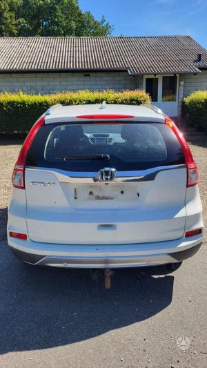 White Honda CR-V 2016 in Taurage, with an engine capacity of 1.60 L and mileage of 330 thousand km for 8450 €, photo 7 on AUTOMOTO.COM.LV