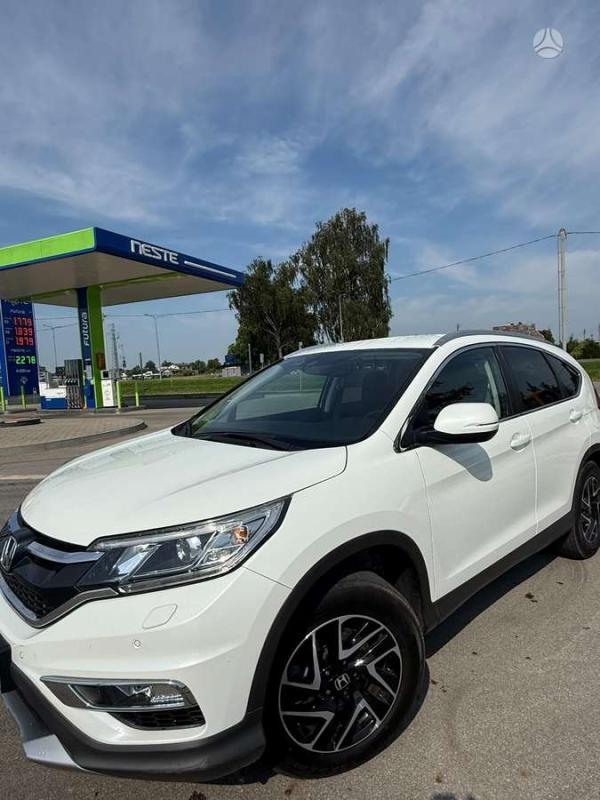 White Honda CR-V 2016 in Taurage, with an engine capacity of 1.60 L and mileage of 166 thousand km for 12900 €, photo 5 on AUTOMOTO.COM.LV