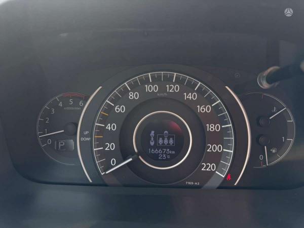 White Honda CR-V 2016 in Taurage, with an engine capacity of 1.60 L and mileage of 166 thousand km for 12900 €, photo 7 on AUTOMOTO.COM.LV