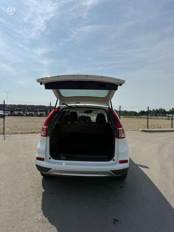 White Honda CR-V 2016 in Taurage, with an engine capacity of 1.60 L and mileage of 166 thousand km for 12900 €, photo 9 on AUTOMOTO.COM.LV