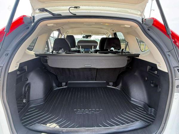 White Honda CR-V 2016 in Taurage, with an engine capacity of 1.60 L and mileage of 166 thousand km for 12900 €, photo 10 on AUTOMOTO.COM.LV