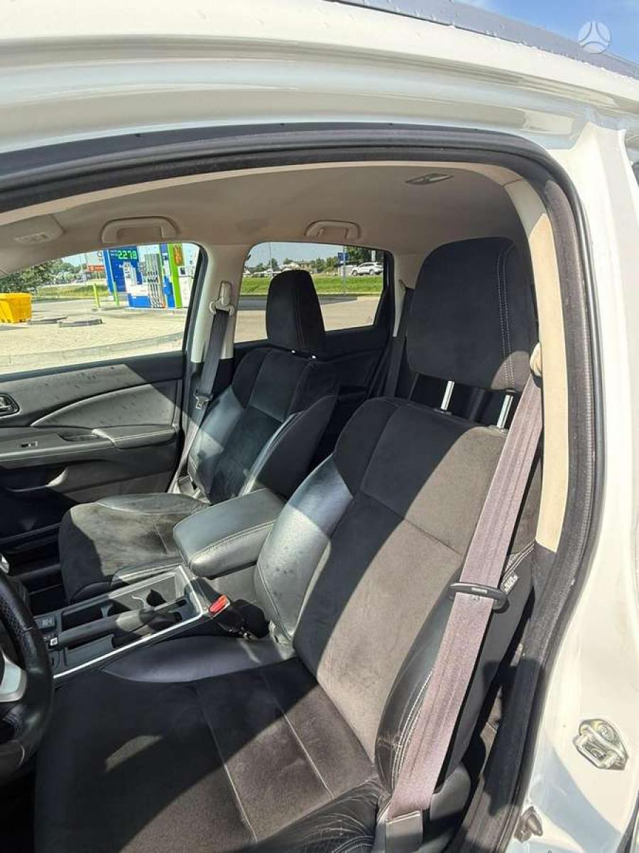 Balts Honda CR-V 2016 Tauragė, ar dzinēja tilpumu 1.60 L un nobraukumu 166 tūkst. km par 12900 €, foto 13 vietnē AUTOMOTO.COM.LV
