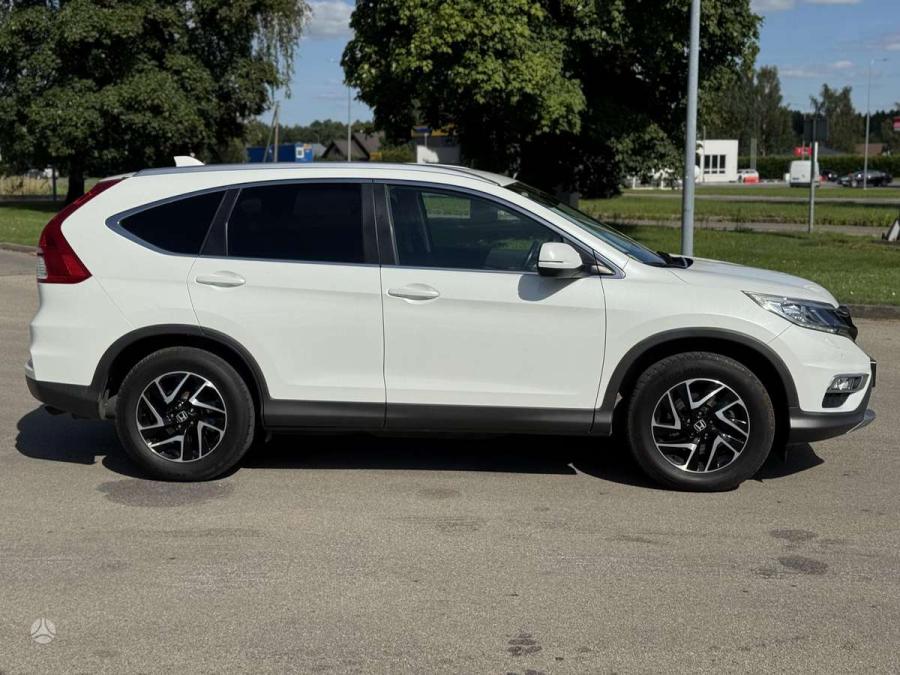 Balts Honda CR-V 2016 Tauragė, ar dzinēja tilpumu 1.60 L un nobraukumu 166 tūkst. km par 12800 €, foto 5 vietnē AUTOMOTO.COM.LV