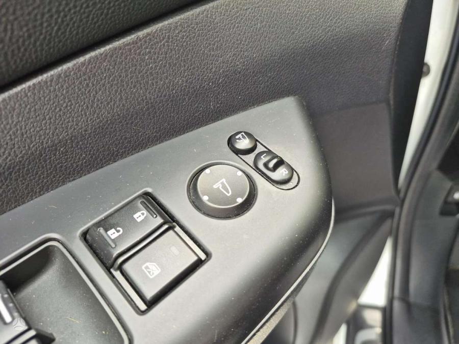 Balts Honda CR-V 2016 Viļņa, ar dzinēja tilpumu 1.60 L un nobraukumu 201 tūkst. km par 14500 €, foto 29 vietnē AUTOMOTO.COM.LV