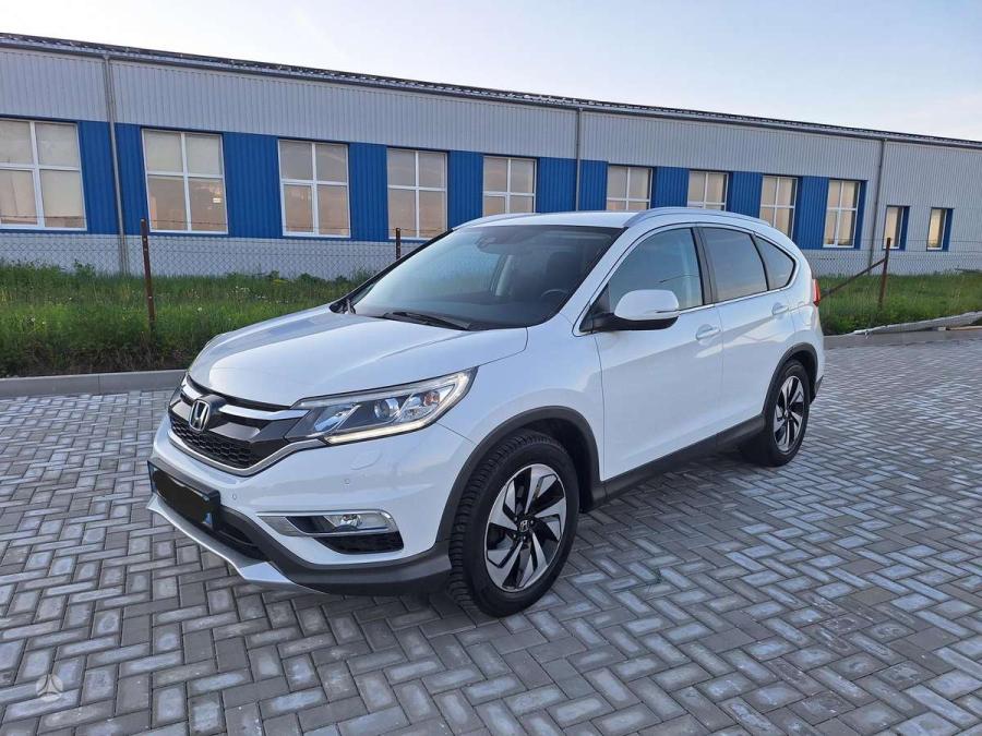 White Honda CR-V 2016 in Taurage, with an engine capacity of 1.60 L and mileage of 211 thousand km for 11000 €, photo 1 on AUTOMOTO.COM.LV