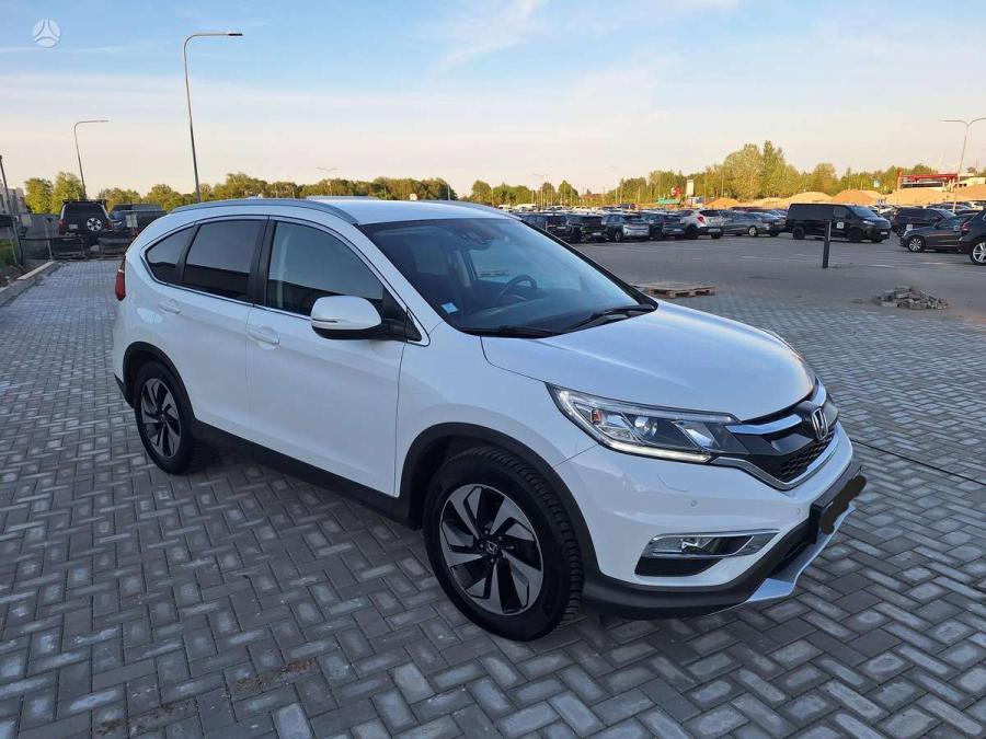 White Honda CR-V 2016 in Taurage, with an engine capacity of 1.60 L and mileage of 211 thousand km for 11000 €, photo 4 on AUTOMOTO.COM.LV
