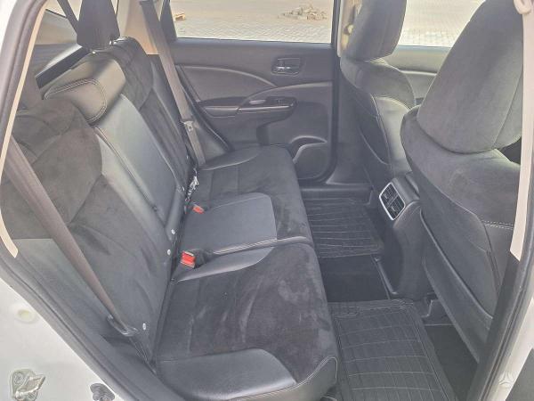 White Honda CR-V 2016 in Taurage, with an engine capacity of 1.60 L and mileage of 211 thousand km for 11000 €, photo 8 on AUTOMOTO.COM.LV