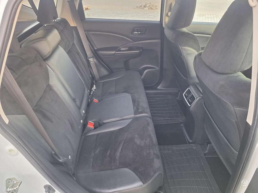 White Honda CR-V 2016 in Taurage, with an engine capacity of 1.60 L and mileage of 211 thousand km for 11000 €, photo 9 on AUTOMOTO.COM.LV